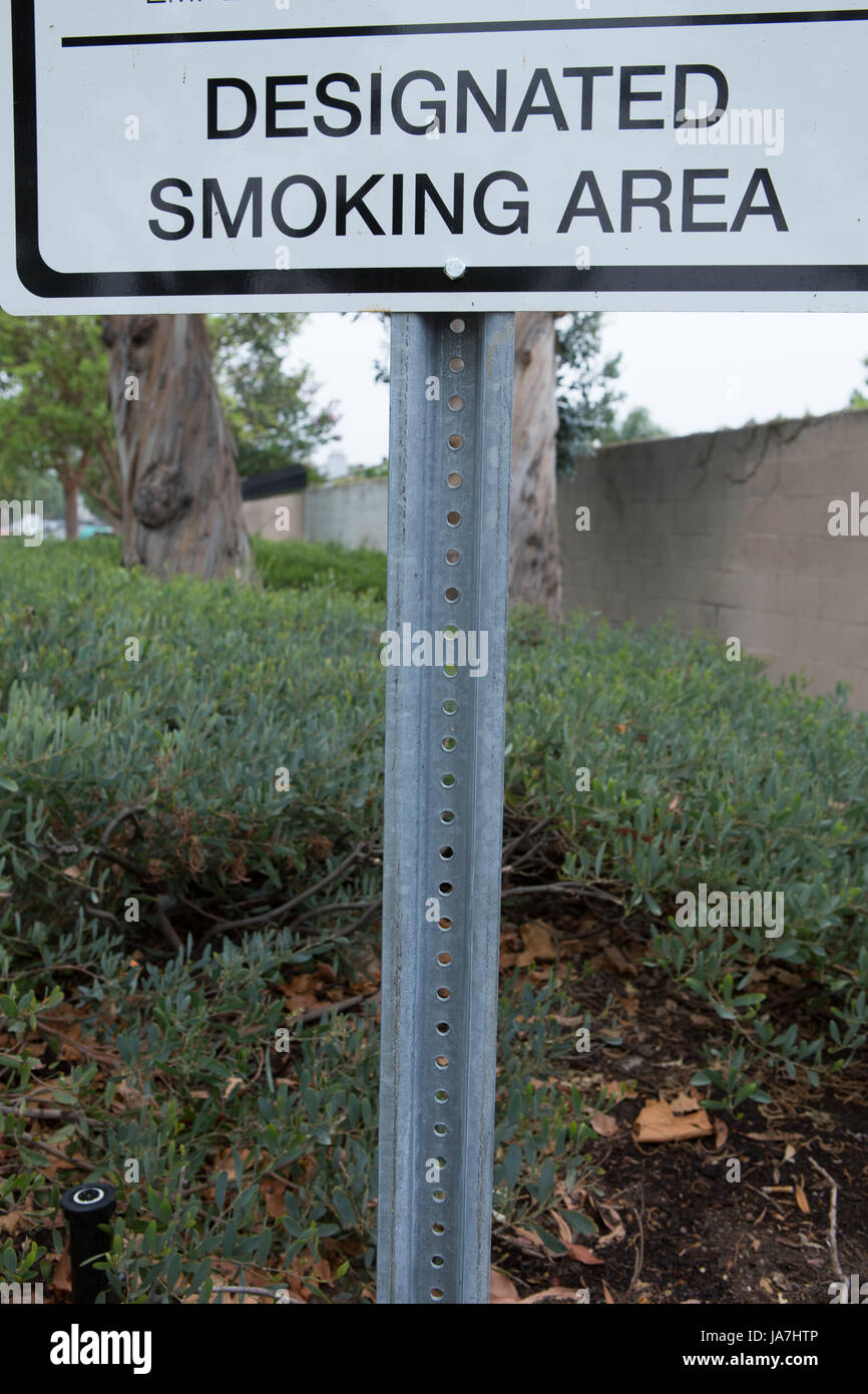 Ausgewiesene raucherzone -Fotos und -Bildmaterial in hoher Auflösung ...