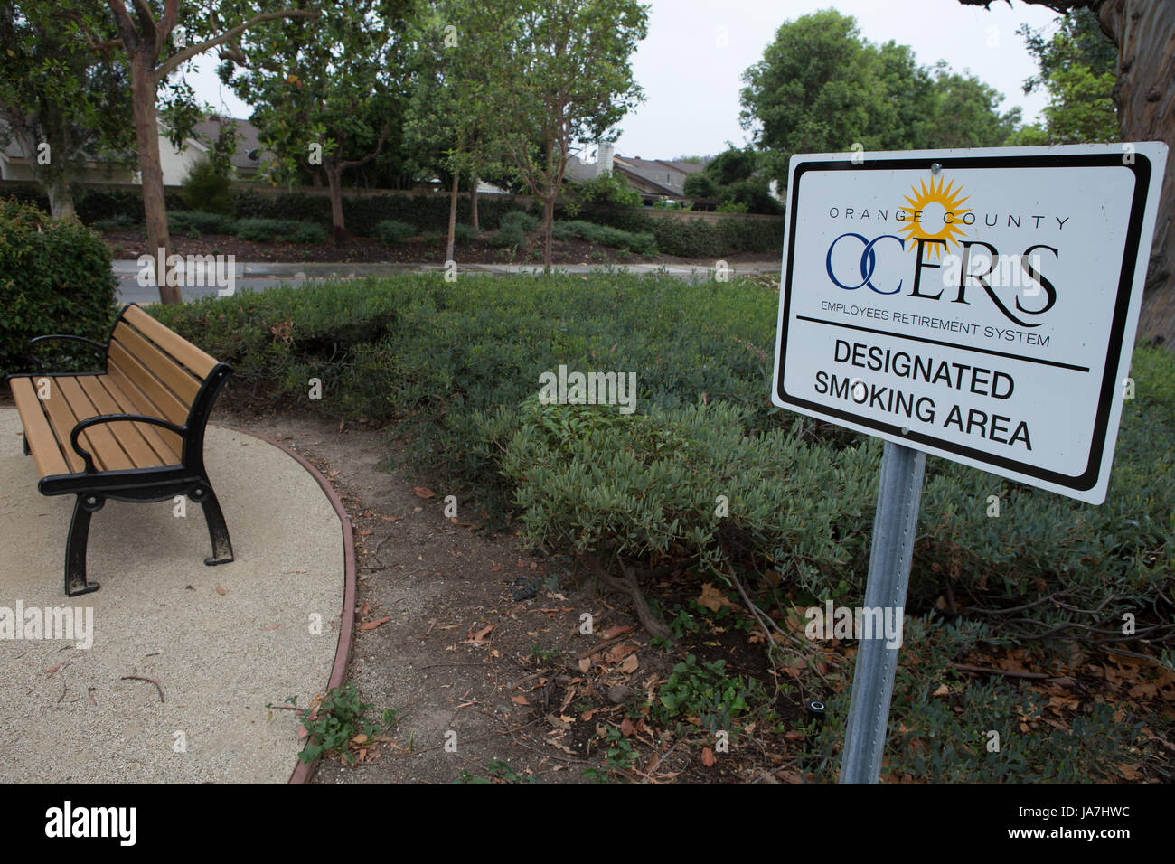 Rauchen an einem öffentlichen ort -Fotos und -Bildmaterial in hoher ...