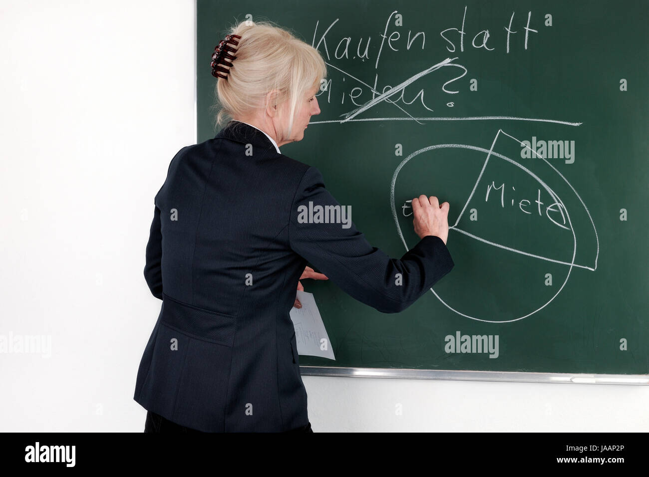 Altere lehrerin -Fotos und -Bildmaterial in hoher Auflösung – Alamy