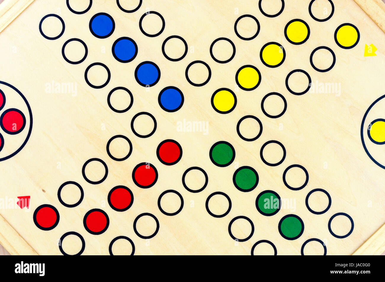 Brettspiel "Mensch Ärgere Dich Nicht"; Spiel "Parcheesi" oder "Ludo" an ...
