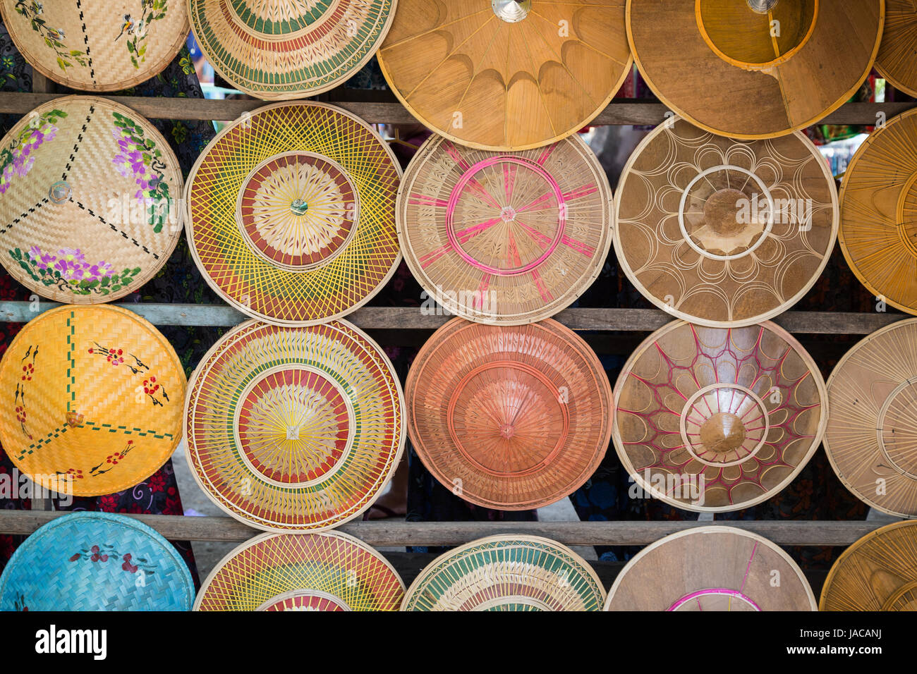 Chinesischer reis hut -Fotos und -Bildmaterial in hoher Auflösung – Alamy
