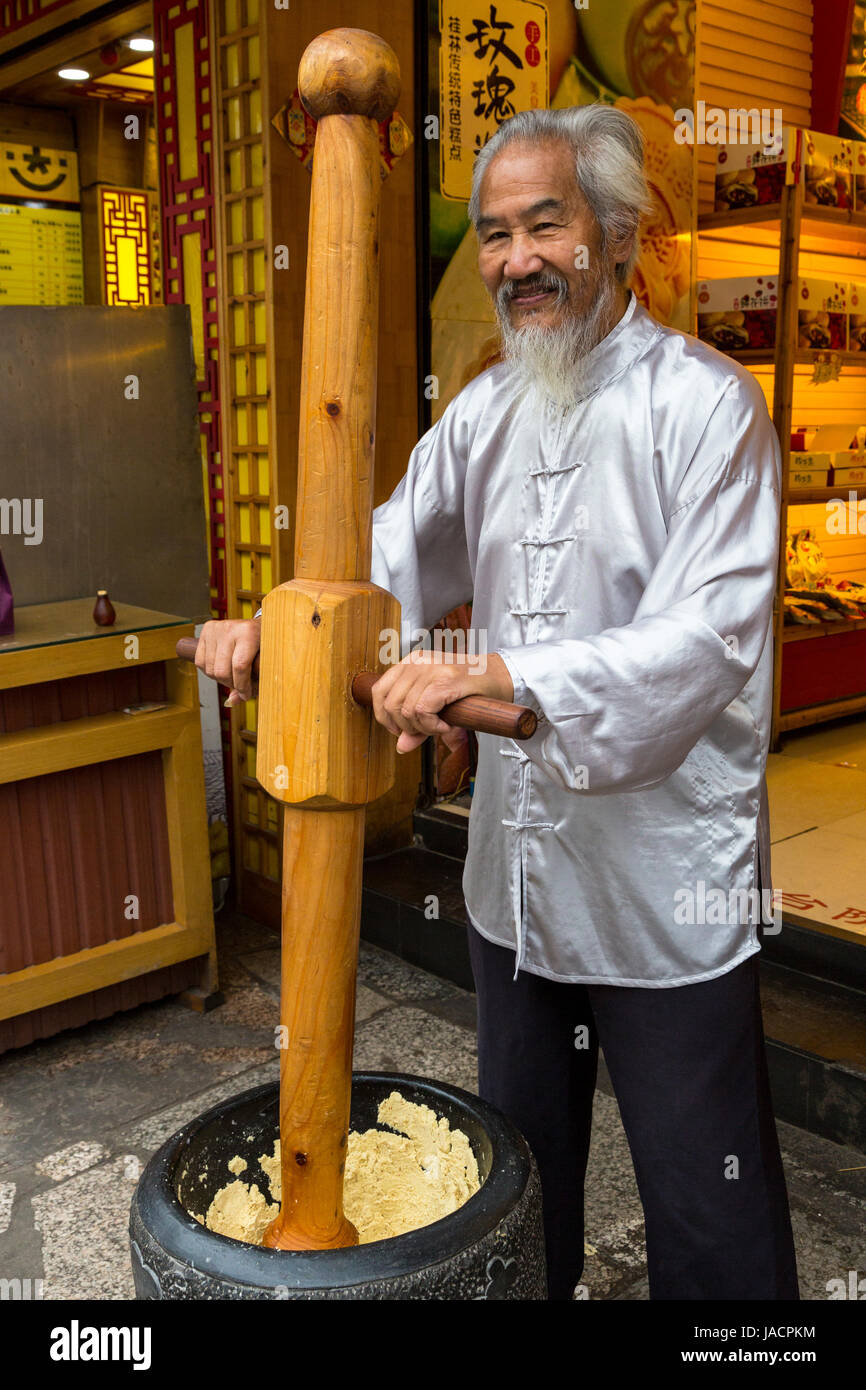 Chinesischer alter mann -Fotos und -Bildmaterial in hoher Auflösung – Alamy