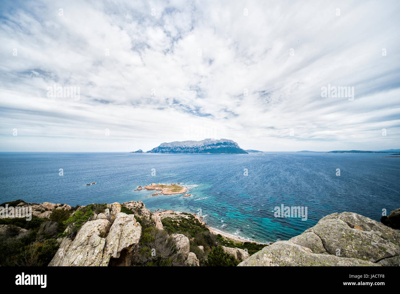 Tavolara hintergrund -Fotos und -Bildmaterial in hoher Auflösung – Alamy