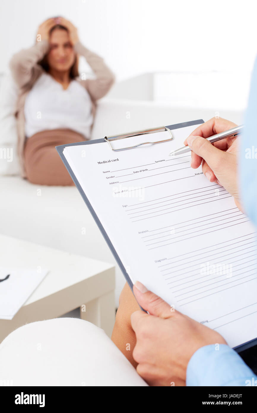 Professionellen Psychiater Beratung ihrer Patienten und Notizen im ...