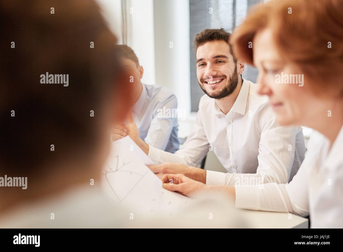 Diskussion im Business-Meeting mit Vorstand und team Stockfotografie ...