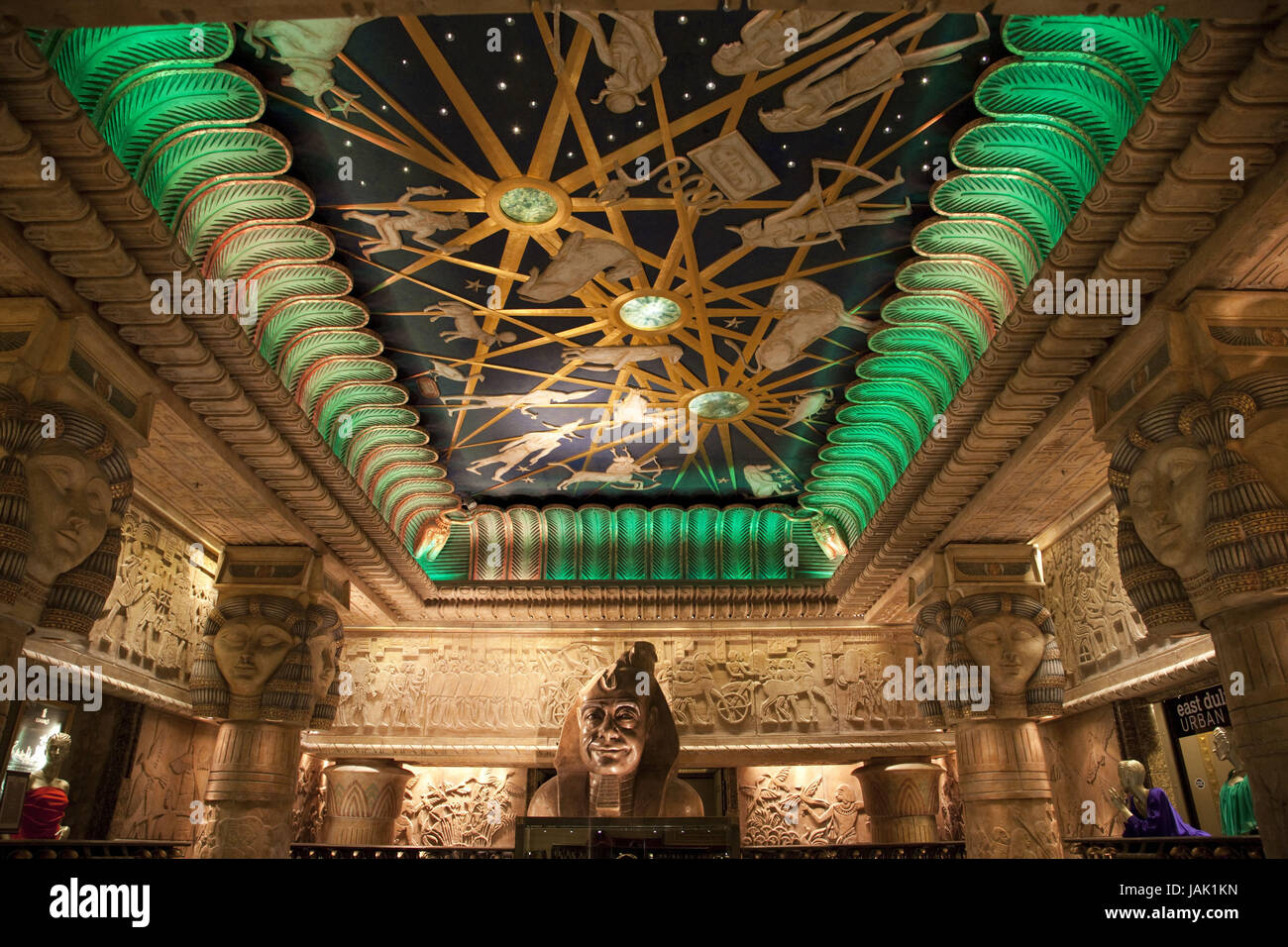 England, London, Kensington, Harrods, Statue von Al-Fayed als eines ...