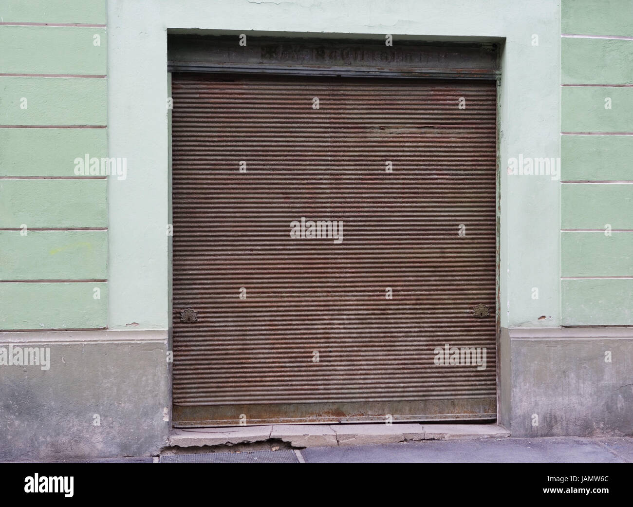 Old building facade renovation -Fotos und -Bildmaterial in hoher ...