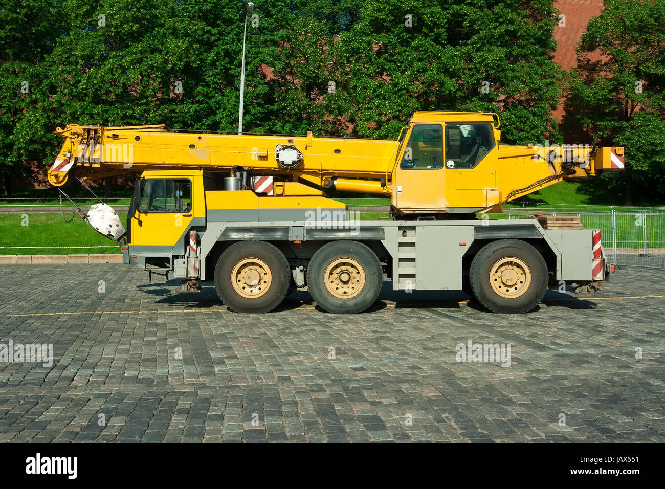 Große gelbe Auto Kran mit Teleskopausleger Stockfotografie - Alamy