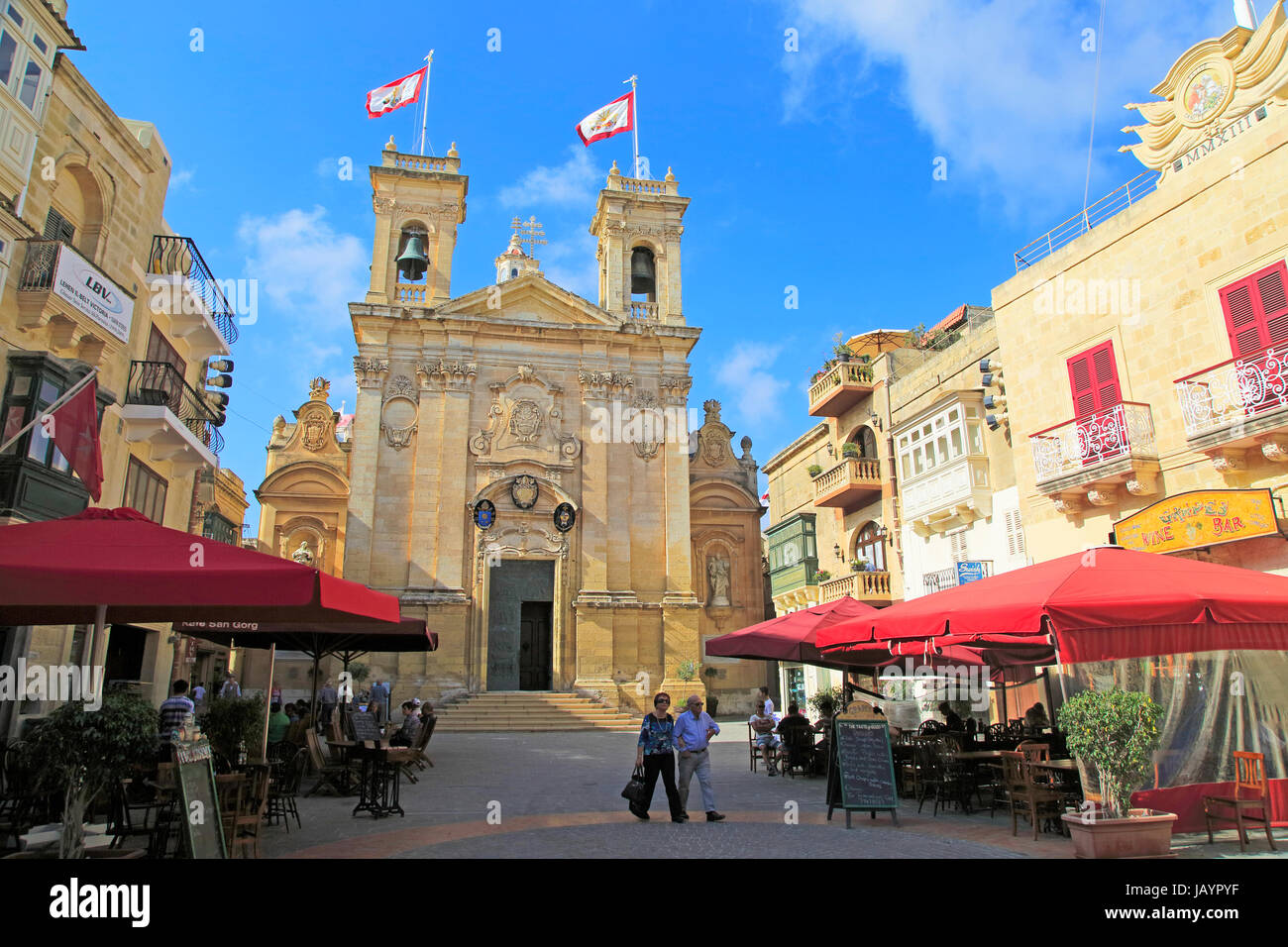 Basilika und Cafés in Saint George's Platz, Plaza San Gorg, Victoria ...