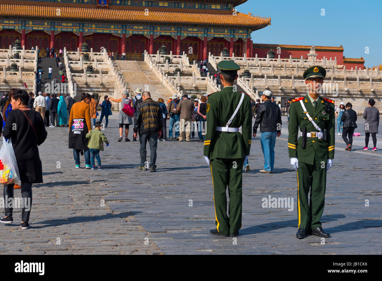 Soldaten bewachen in der verbotenen Stadt in Peking Stockfotografie - Alamy