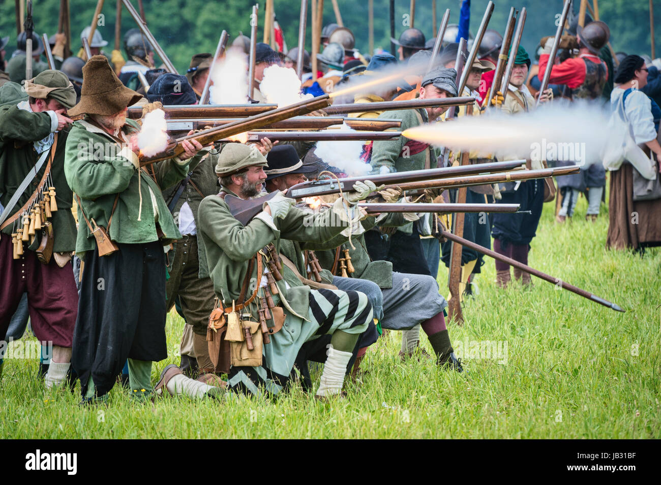 Parlamentarier Armee. Rundköpfen Musketen bei einem Sealed Knot ...