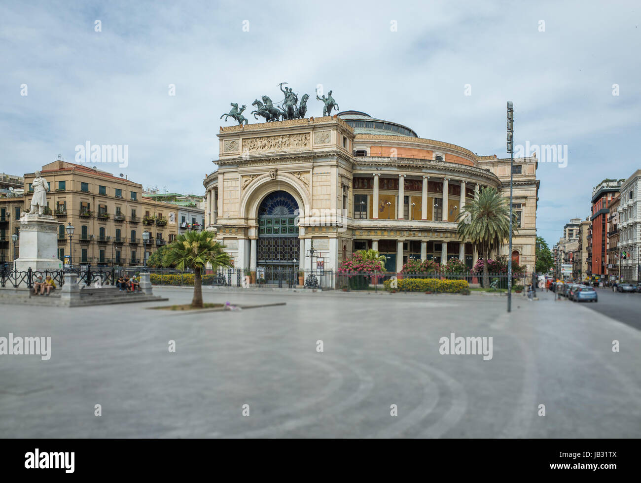 Piazza politeama palermo sicily italy -Fotos und -Bildmaterial in hoher ...