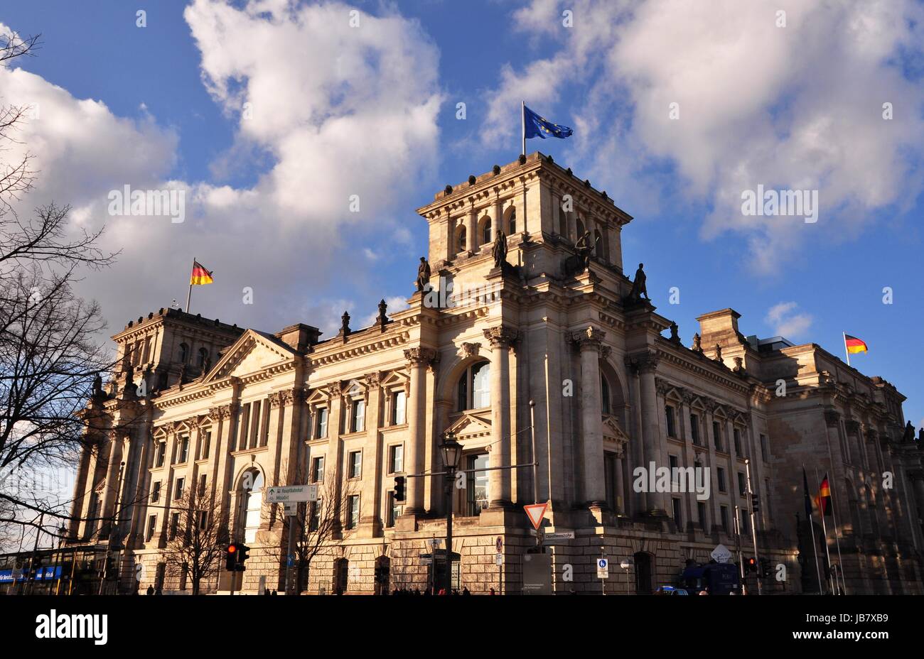 Giebel von reichstag -Fotos und -Bildmaterial in hoher Auflösung – Alamy