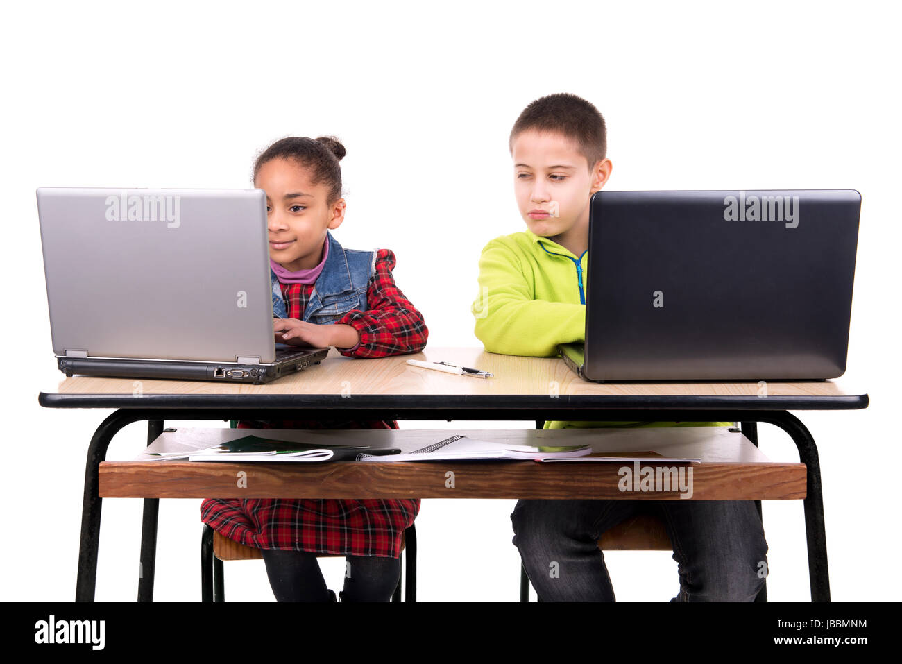 Junge mit computer im zimmer Ausgeschnittene Stockfotos und -bilder - Alamy