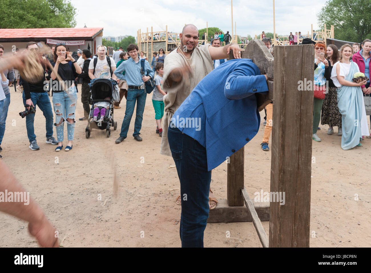 öffentliches peitschen -Fotos und -Bildmaterial in hoher Auflösung – Alamy