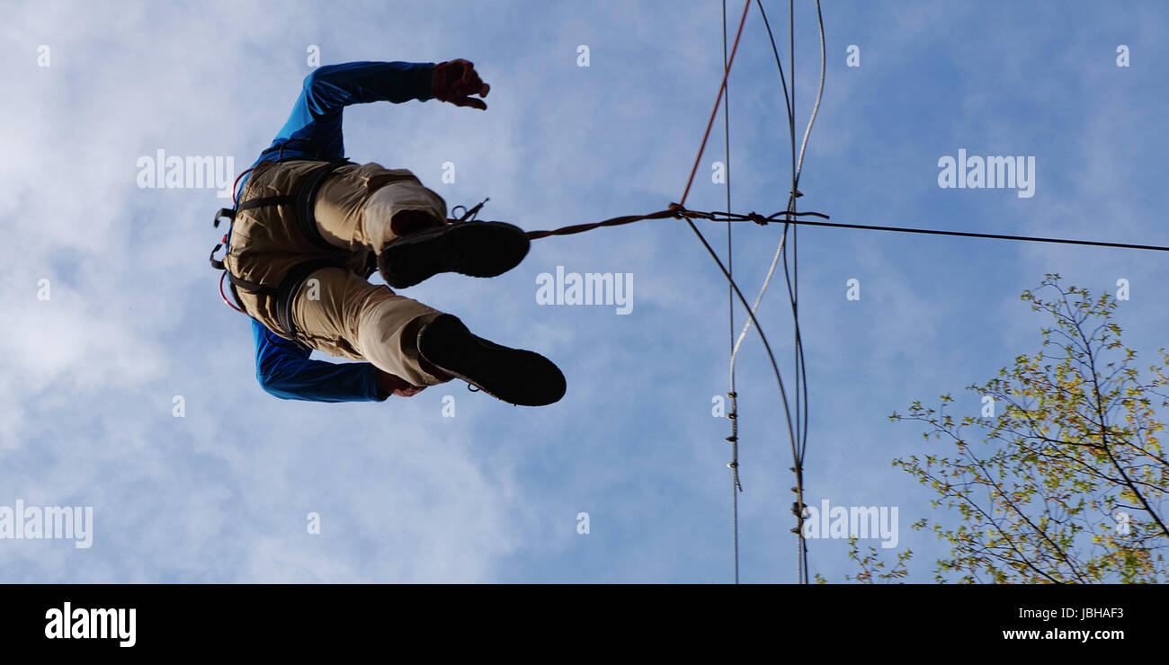 Entsprungen in die tiefe -Fotos und -Bildmaterial in hoher Auflösung ...