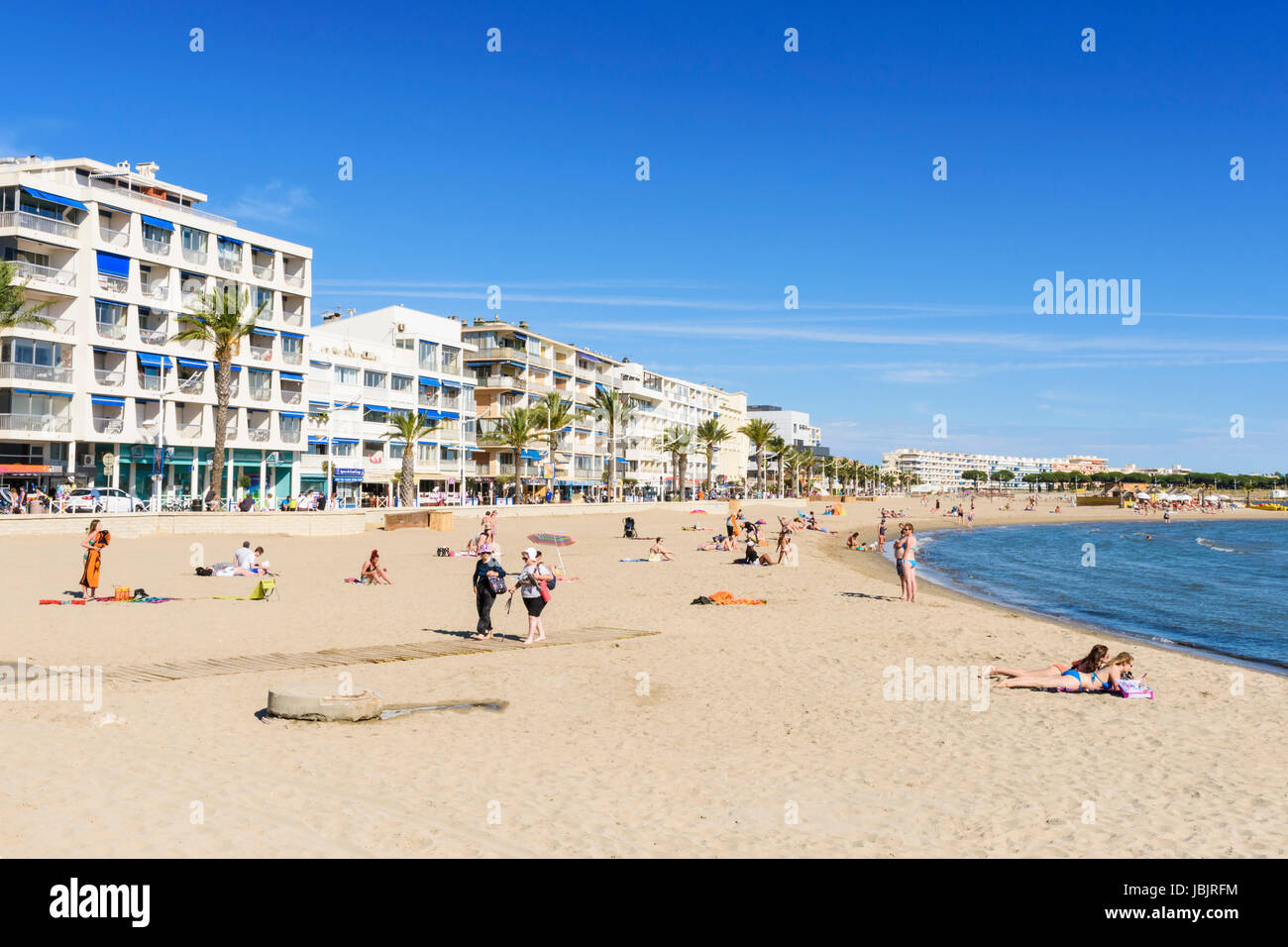 Strand-Szene von Menschen auf die Plage Rive Gauche, Le Grau-du-Roi ...