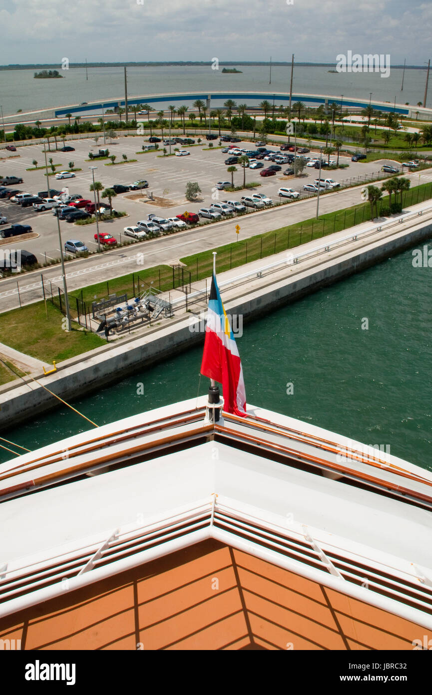Kreuzfahrtschiff, Stern, Bug, Heck, Flagge, Kai, Steg, Hafen, Anker ...