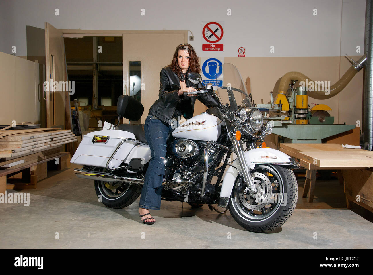 Harley davidson road king -Fotos und -Bildmaterial in hoher Auflösung ...