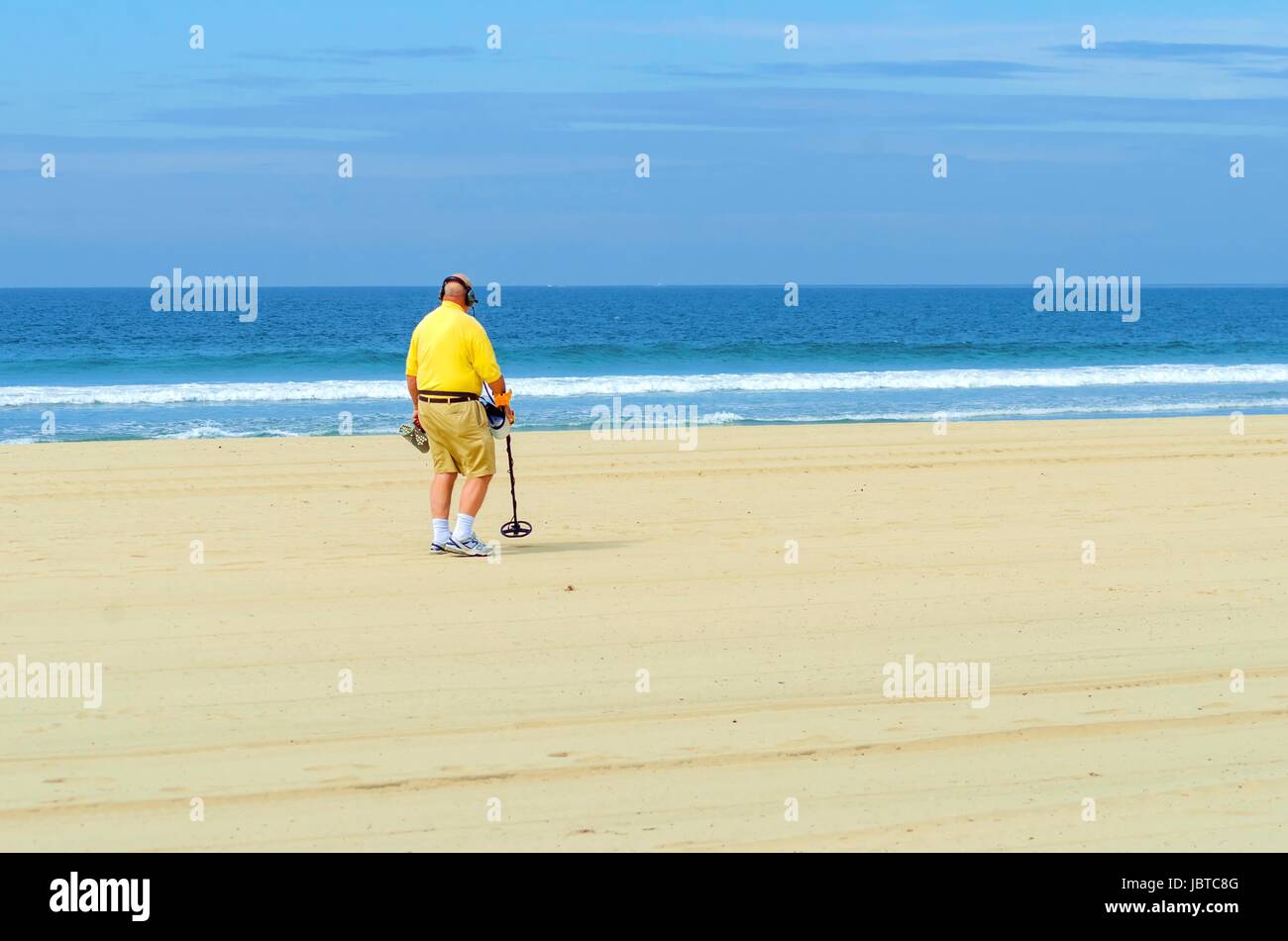 Wimmelbild strand -Fotos und -Bildmaterial in hoher Auflösung – Alamy
