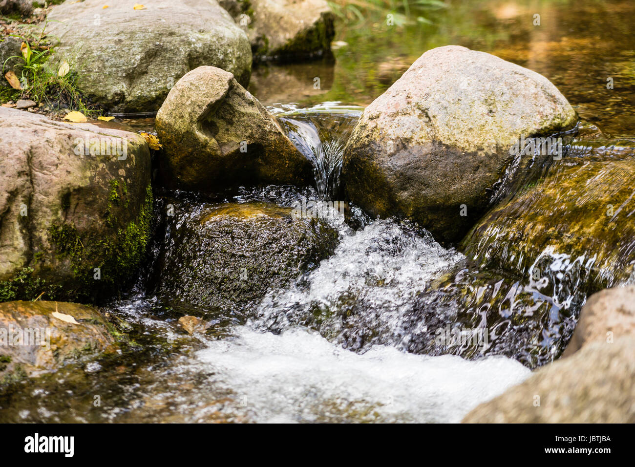 Fluss mit steinen -Fotos und -Bildmaterial in hoher Auflösung – Alamy