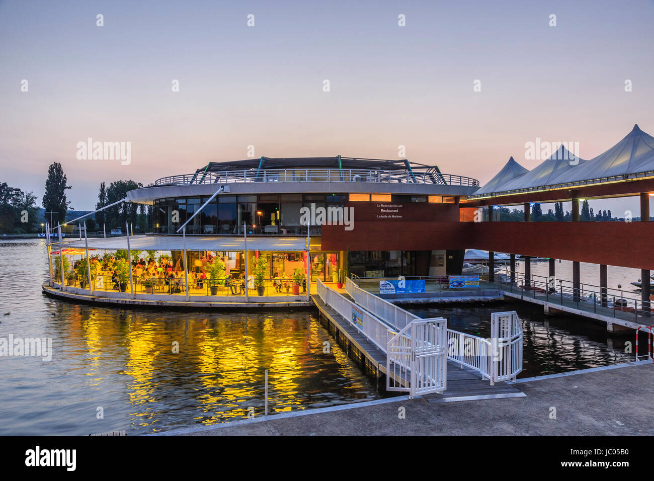 Frankreich, Allier (03), Vichy, Restaurant la Rotonde du Lac Sur le Lac ...
