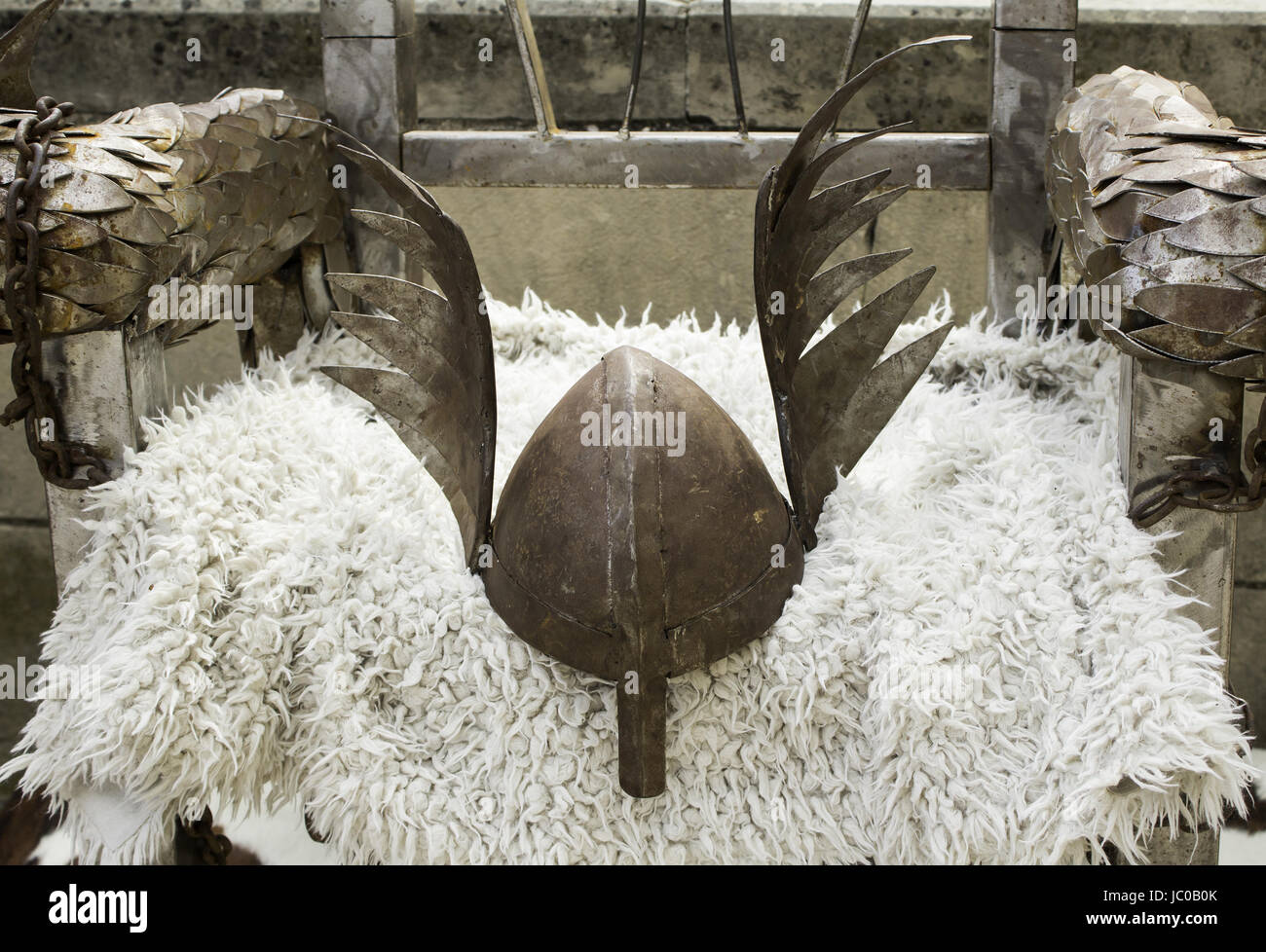 Krieger helm wikinger waffen -Fotos und -Bildmaterial in hoher ...