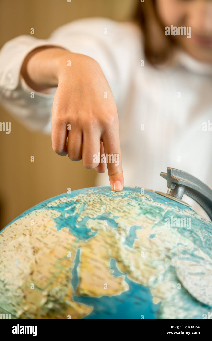 Kleiner zeigefinger der weltkugel Stockfotos und -bilder Kaufen - Alamy