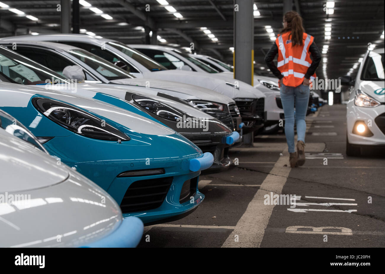 Porsche Neuwagen sind auf dem Autoterminal der BLG Logistics Group in ...
