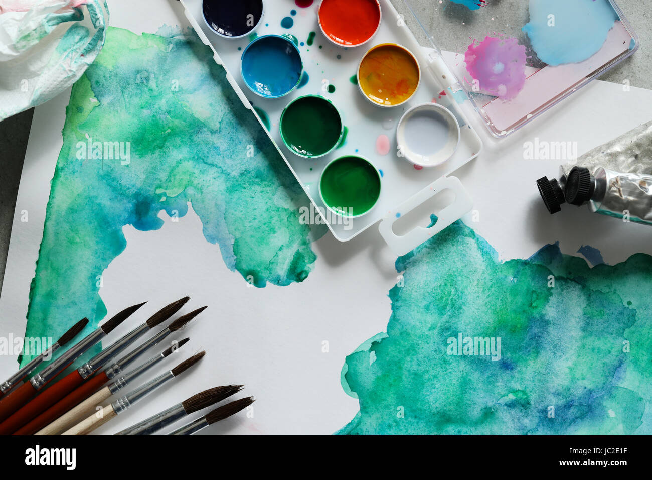 Pinsel und Aquarell Stockfotos und -bilder Kaufen - Alamy