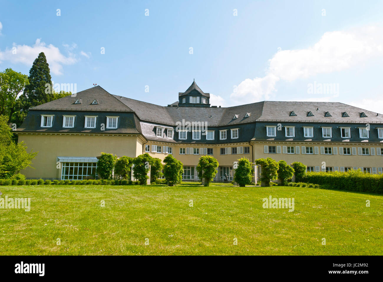 Bundeshaus in petersberg -Fotos und -Bildmaterial in hoher Auflösung ...