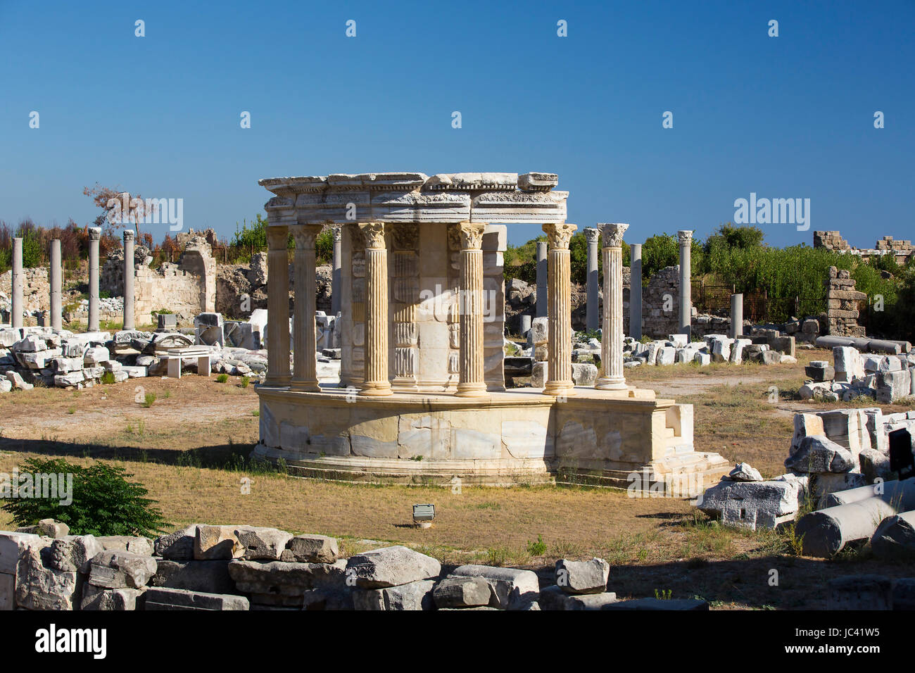Ruinen der antiken Stadt Side und das Amphitheater-Foto mit dem ...