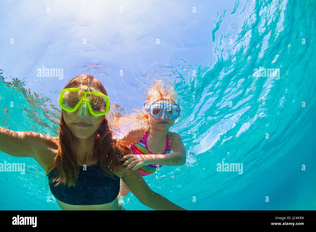 Schönes Mädchen Unter Wasser Stockfotos und -bilder Kaufen - Alamy