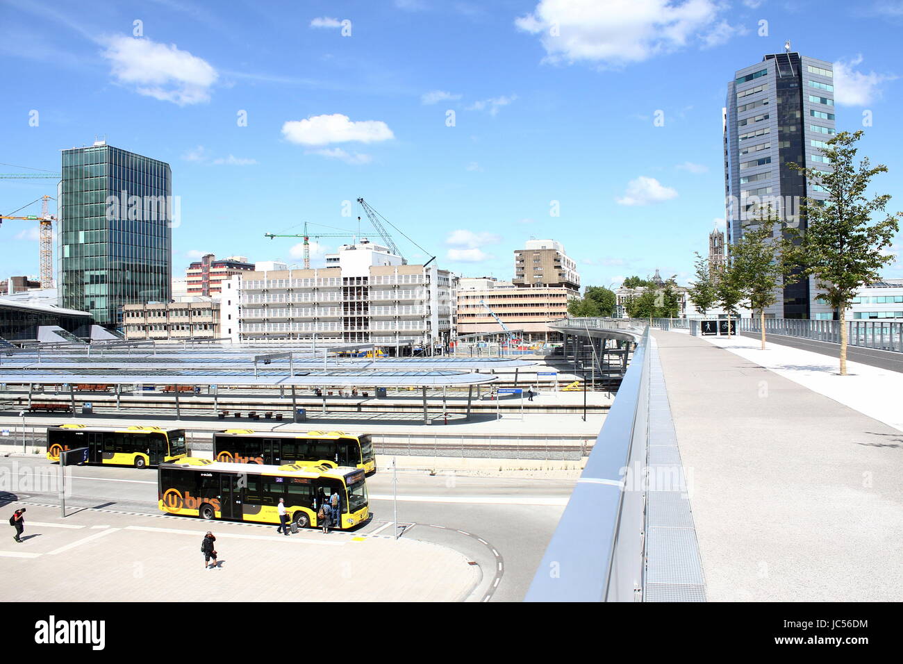 Utrecht hauptbahnhof und busbahnhof -Fotos und -Bildmaterial in hoher ...