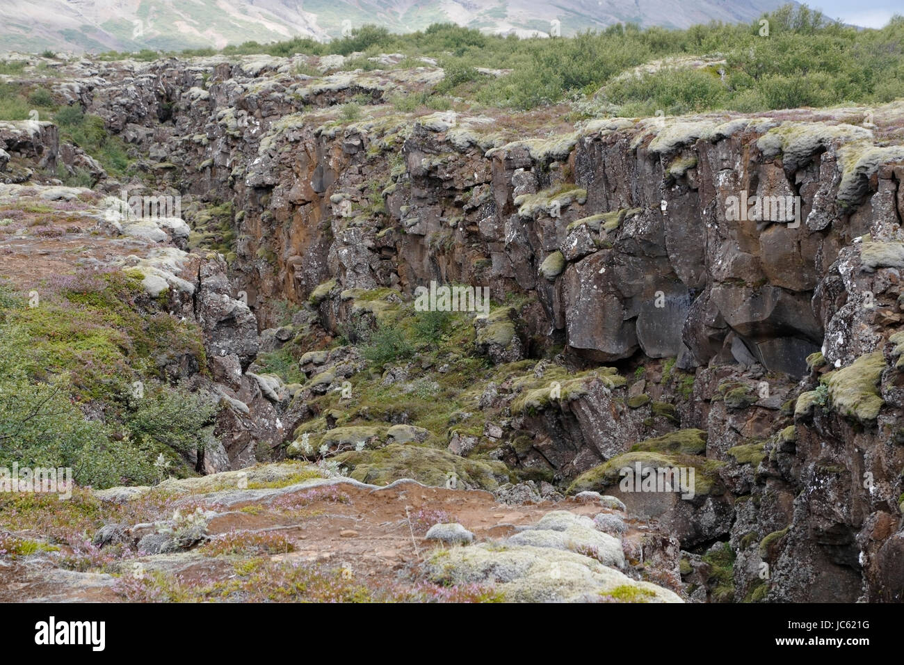 Basaltformation aus Magma Eruption und Aufspaltung der Erde; s Kruste ...