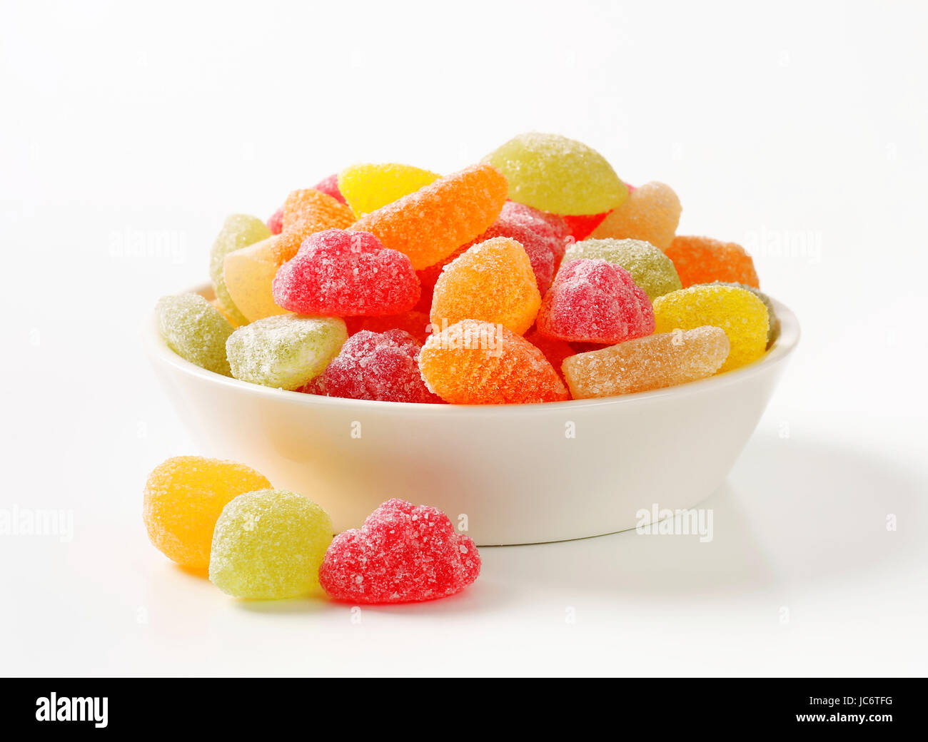 Obst-förmigen gummiartige Bonbons in granulierter Zucker beschichtet ...