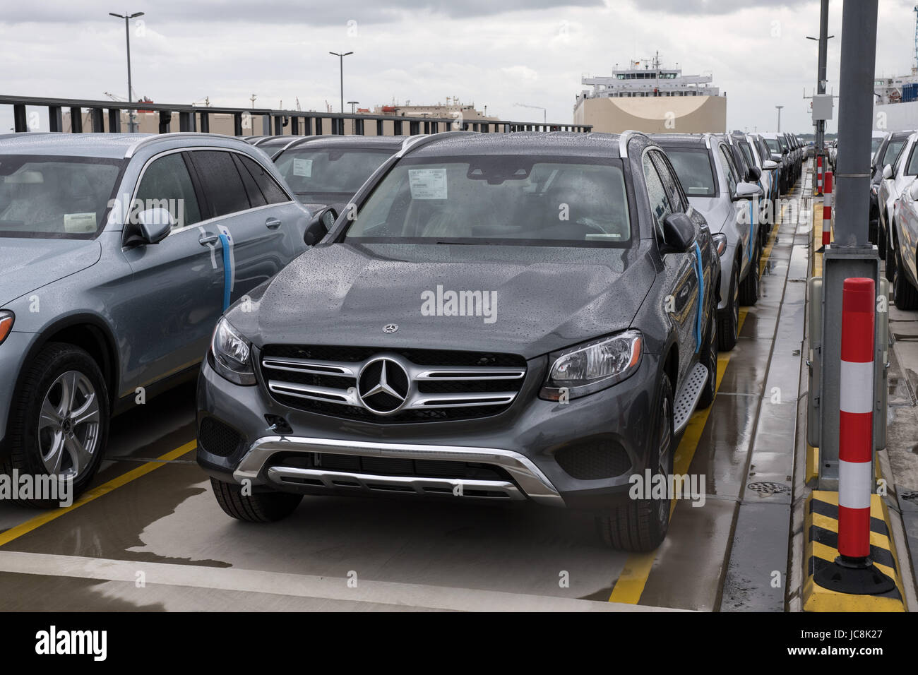 Neue Fahrzeuge von Mercedes-Benz bei der BLG Logistics Group Car ...