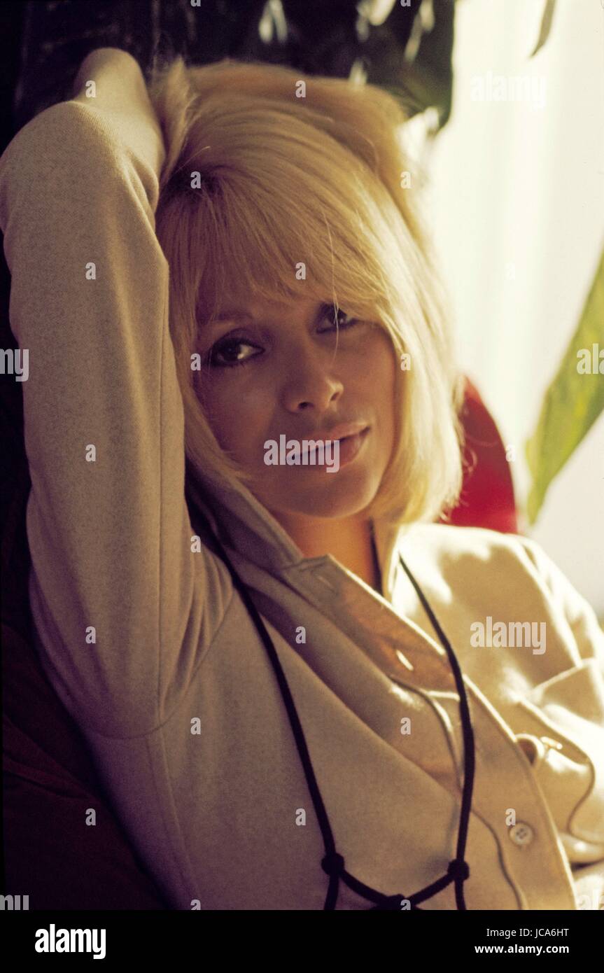 Schauspielerin mireille darc in -Fotos und -Bildmaterial in hoher Auflösung – Alamy