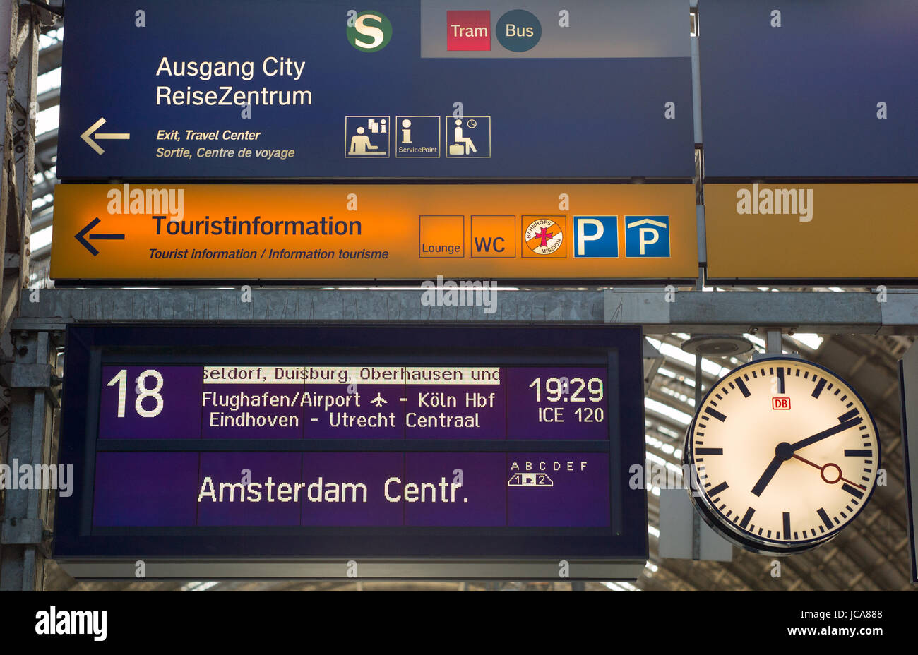 Sign Station Germany Information Stockfotos & Sign Station Germany ...