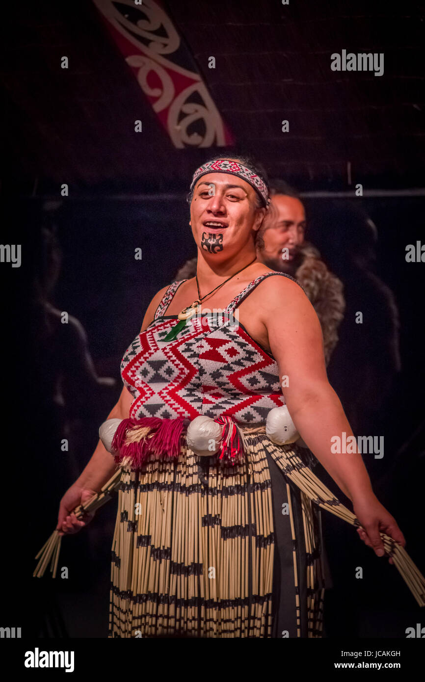 New zealand maori woman wearing -Fotos und -Bildmaterial in hoher ...