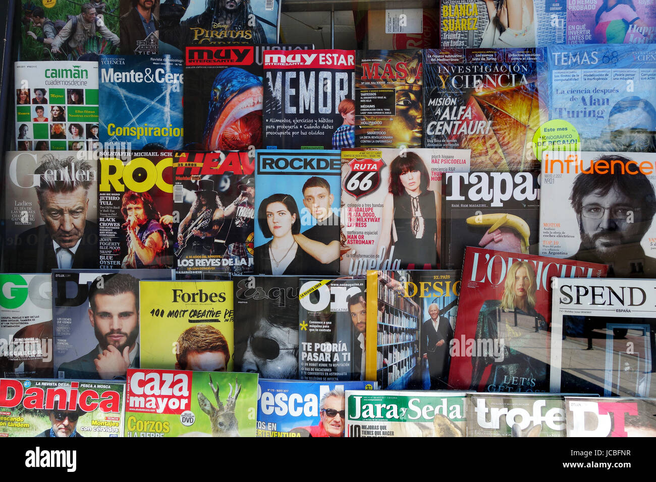 Spanish magazine -Fotos und -Bildmaterial in hoher Auflösung – Alamy