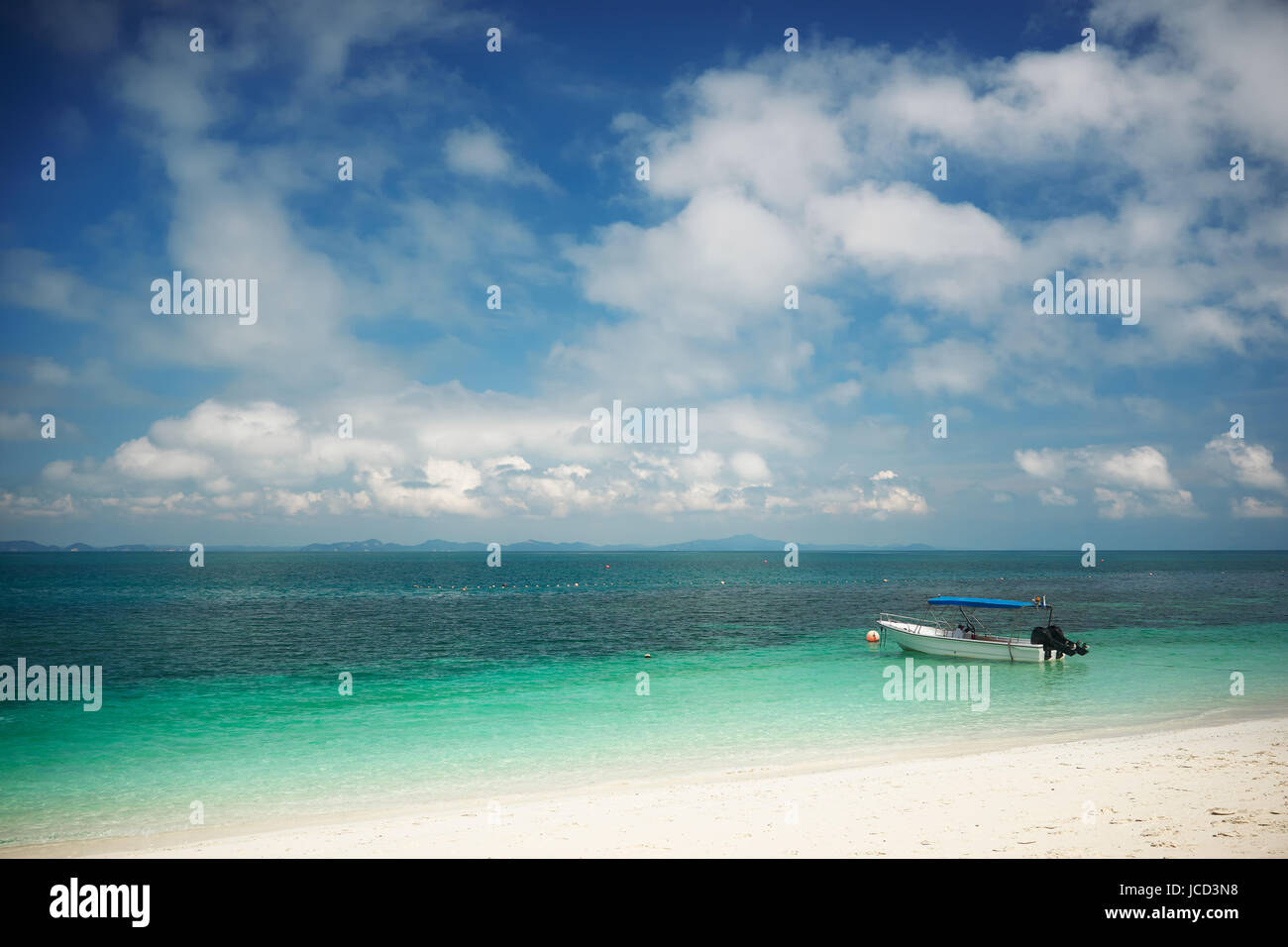 Wunderschönen tropischen Strand in Rawa Insel. Weißen Sandstrand von ...