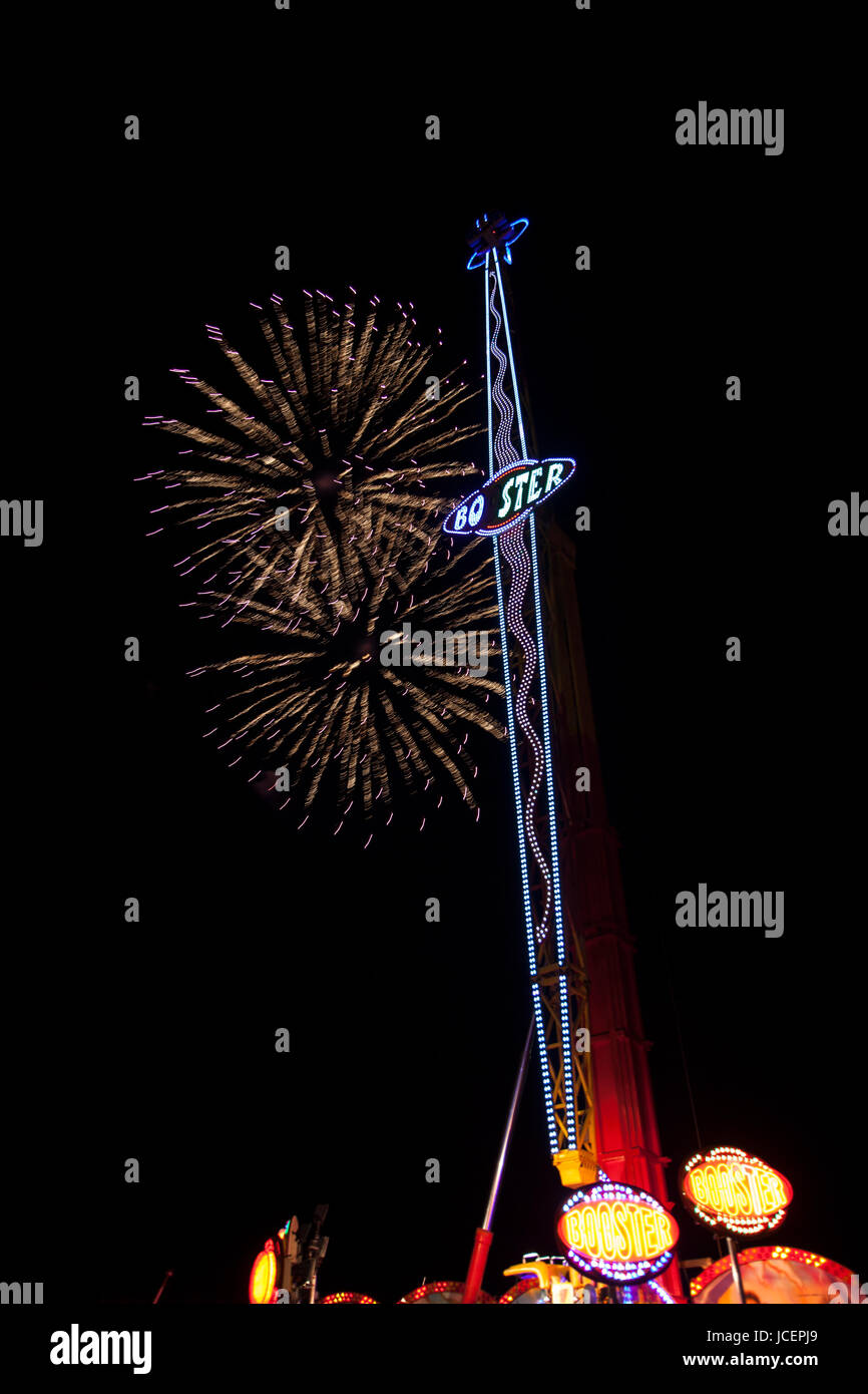 Messe kirmes kirmes lichter -Fotos und -Bildmaterial in hoher Auflösung – Alamy
