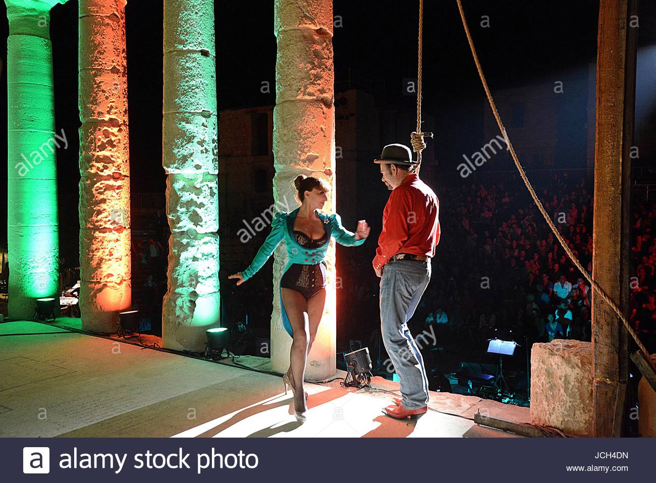 Woman Hanging Noose Stockfotos & Woman Hanging Noose Bilder - Alamy