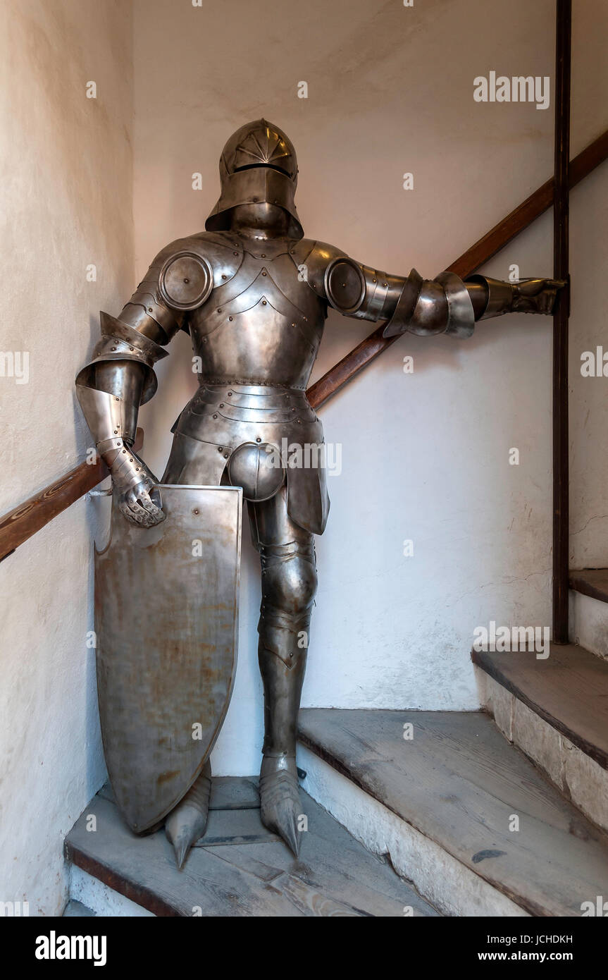 Mittelalterliche Ritter Rüstungen mit Schild in der Altstadt von Prag ...