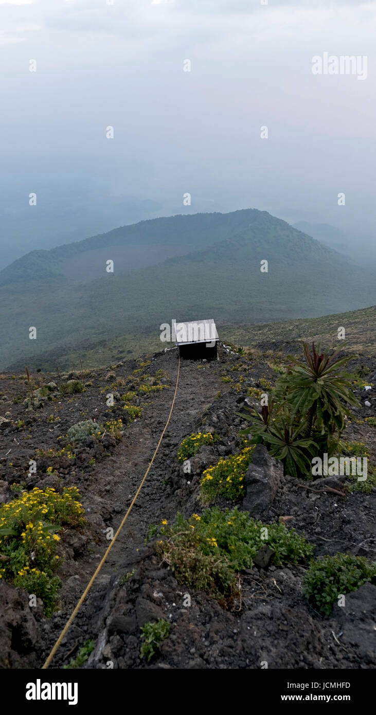 Latrine auf Nyiragongo Vulkan im Virunga Nationalpark, Ost-Kongo ...
