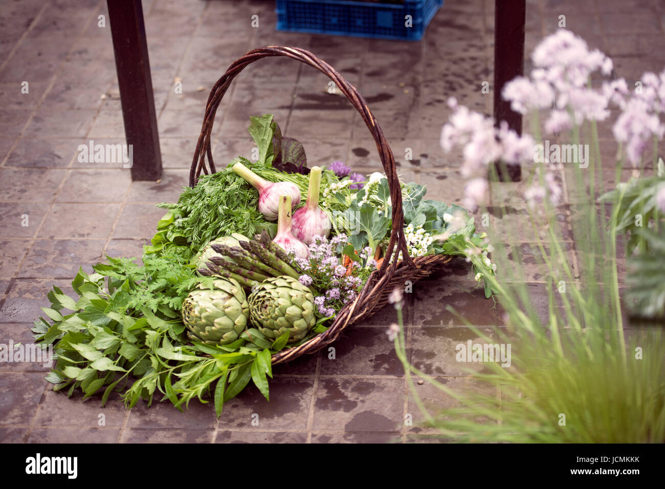 Korb mit gesunden zutaten -Fotos und -Bildmaterial in hoher Auflösung ...