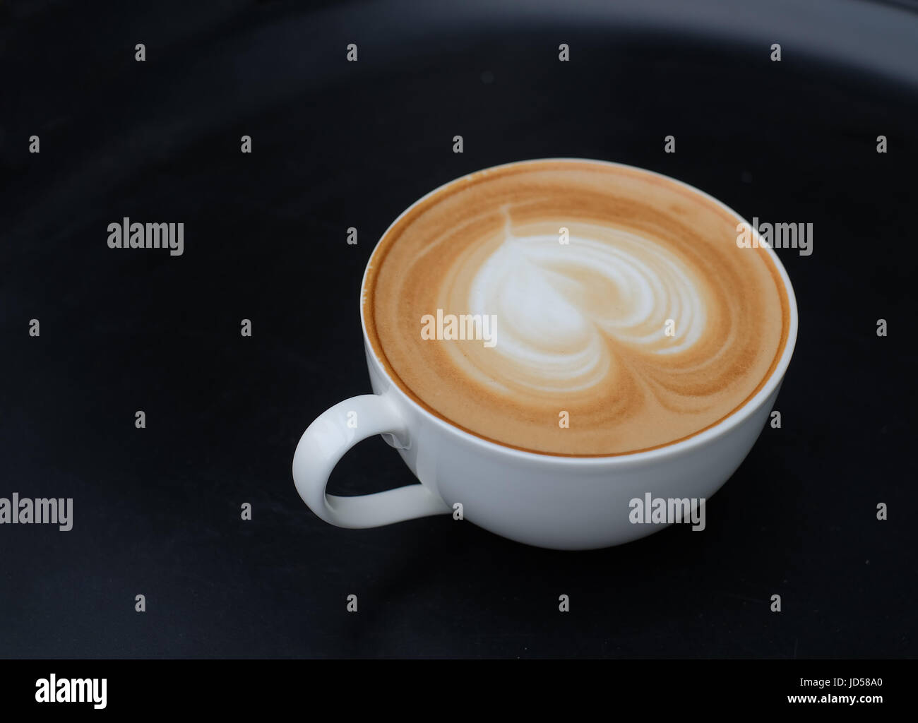 Latte herz -Fotos und -Bildmaterial in hoher Auflösung – Alamy