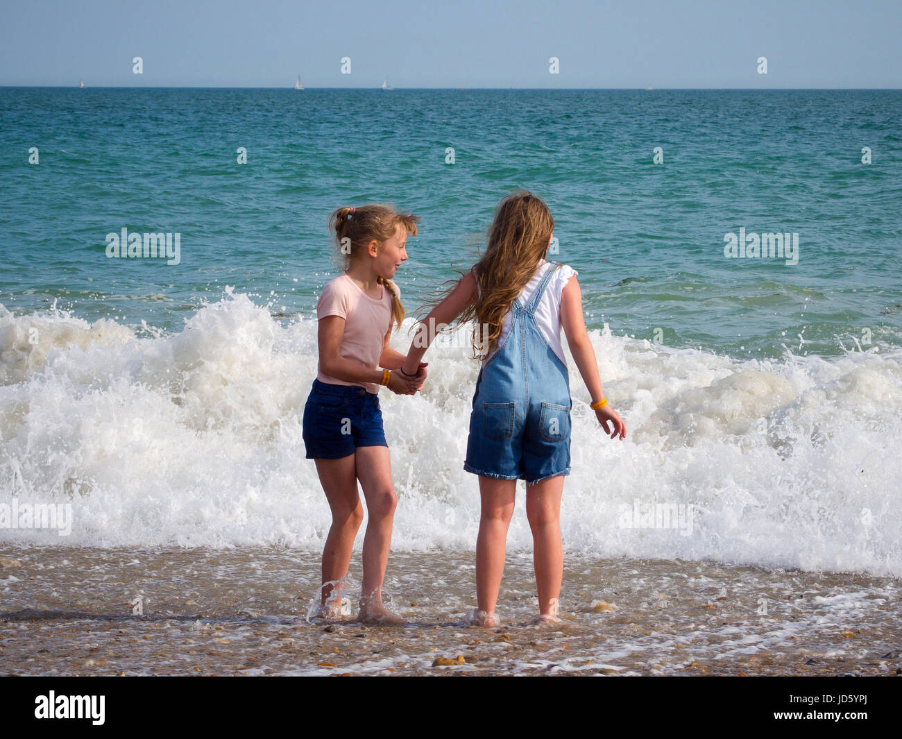 Sprung in die wellen Stockfotos und -bilder Kaufen - Alamy