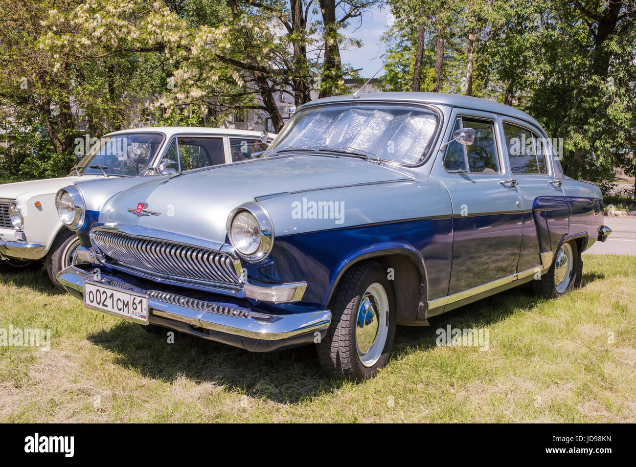 Old russian car volga gaz 21 -Fotos und -Bildmaterial in hoher ...